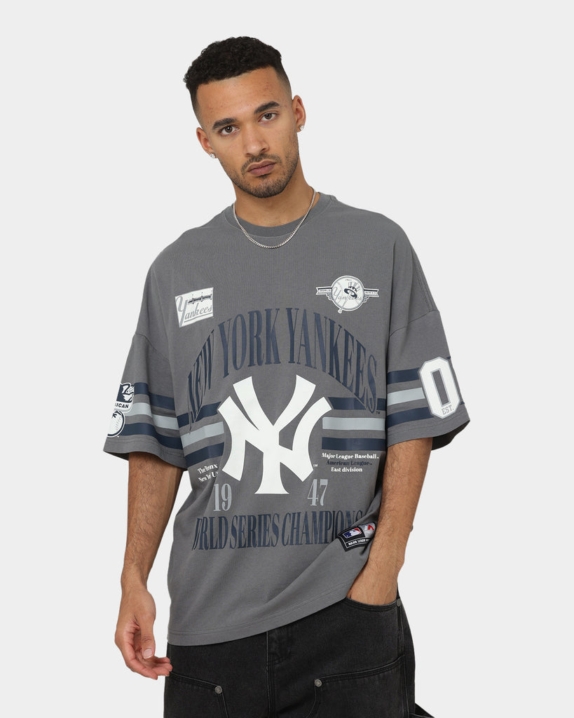 Majestic Athletic New York Yankees Champion Arch Stripe Oversized T-Sh ...